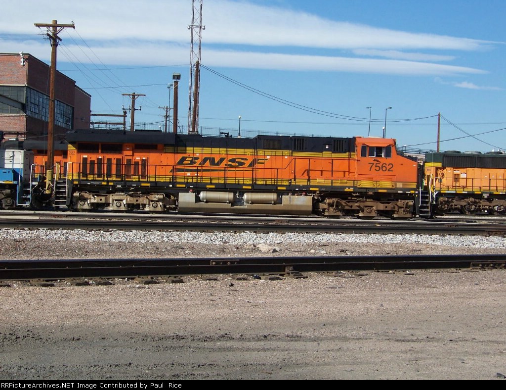 BNSF 7562